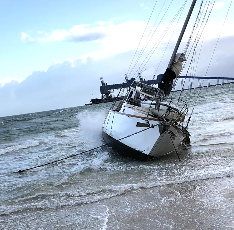 STORM DAMAGED VESSEL PERTH - Boat Salvage 0415 232 513
